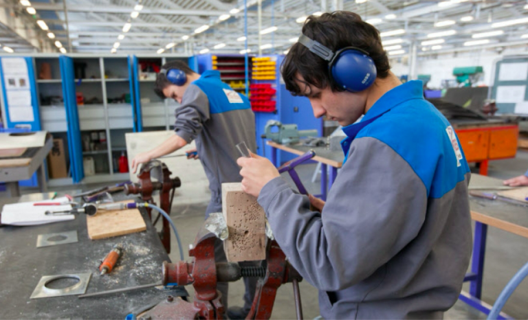 Communiqué de presse : La réforme de l’enseignement professionnel : une ...